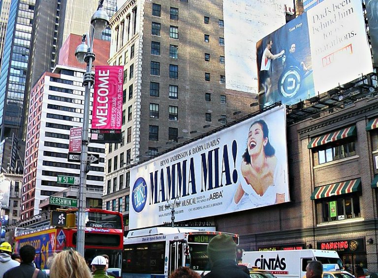 Como se orientar nas luzes da Broadway com adolescentes